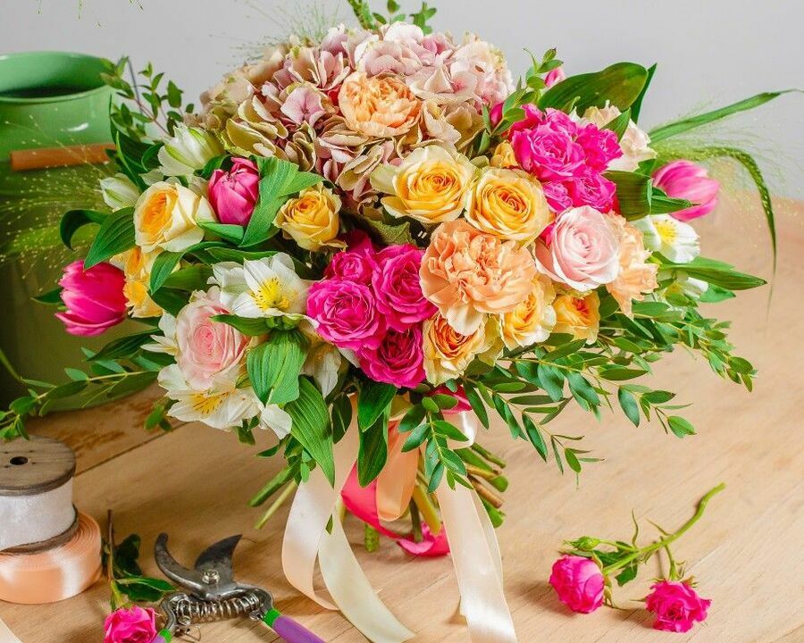 Пазл «Смешанный с розами букет» из 180 элементов | Собрать онлайн пазл ...